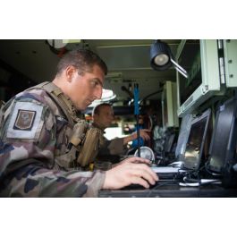 ImagesDéfense - Un officier du 21e régiment d'infanterie de marine ...