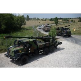 ImagesDéfense - Des camions équipés d'un système d'artillerie (CAESAR ...