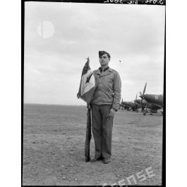 ImagesDéfense - Le porte-fanion.