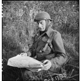 ImagesDéfense - Avant l'assaut sur le fort de Mauvannes, le lieutenant ...