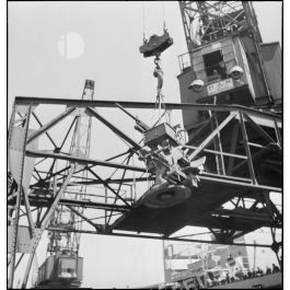 ImagesDéfense - La manoeuvre ou le plan Dyle-Bréda : embarquement de ...