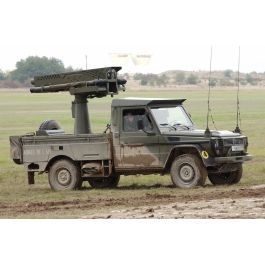 ImagesDéfense - Mise en oeuvre d'un missile SATCP Mistral sur montage ...