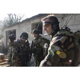 ImagesDéfense - Commando en liaison radio pendant une mission d ...