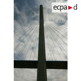 ImagesDéfense - Pylône du pont de Normandie.