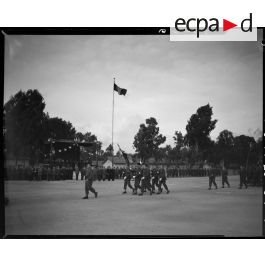 ImagesDéfense - Défilé du 45e régiment de transmissions (RTrs), sous le ...