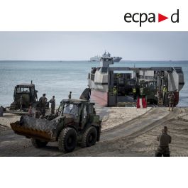 ImagesDéfense - Débarquement d'un engin du génie rapide de protection ...
