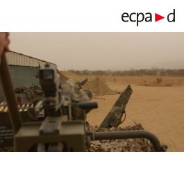 ImagesDéfense - Vue de la piste d'atterrissage de Goz Beida depuis un ...