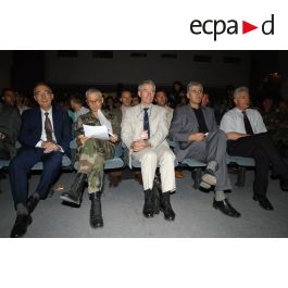 ImagesDéfense - Le général Valentin et les autorités civiles