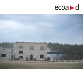 ImagesDéfense - Un groupe de soldats américains et lituaniens prennent ...