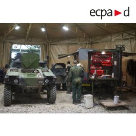 ImagesDéfense - Maintenance d'un véhicule blindé léger (VBL) au sein d ...