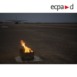 ImagesDéfense - Déploiement d'un dispositif de balisage lumineux autour ...