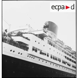 ImagesDéfense - Embarquement au port d'Alger à destination de l'Indochine du 22e RTA (régiment ...