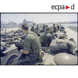 ImagesDéfense - Soldats du RICM attendant l'embarquement des ...