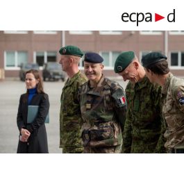 ImagesDéfense - Le colonel Waché et le lieutenant-colonel Andrew ...