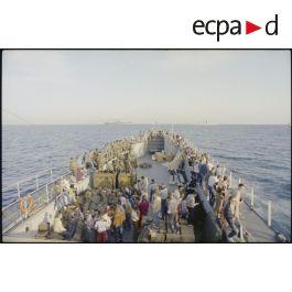 ImagesDéfense - Pont avant de l'EDIC 9094 en mer.