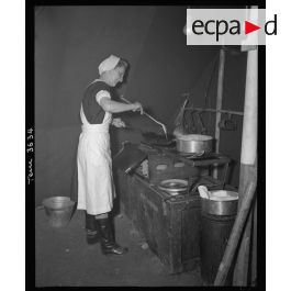 ImagesDéfense - La comtesse du Luart fait la cuisine.