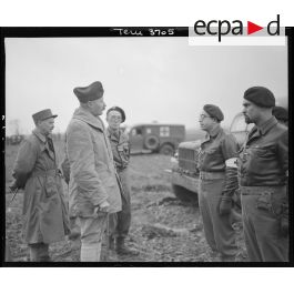 ImagesDéfense - Le général d'armée Henri Giraud s'entretient avec un ...