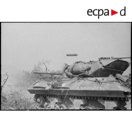 ImagesDéfense - Tir d'obus d'un chasseur de chars TD M10 du 2e escadron ...