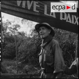 ImagesDéfense - Le colonel Le Page libéré par le Vietminh à Viet Tri.