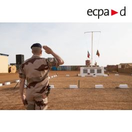 ImagesDéfense - Le colonel Emmanuel Violante-Charbuy, représentant du ...