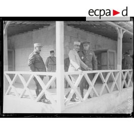 ImagesDéfense - Izvor. Le général Milne, commandant les forces ...