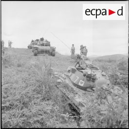 ImagesDéfense - Progression de chars M24 Chaffee en direction de Mao ...
