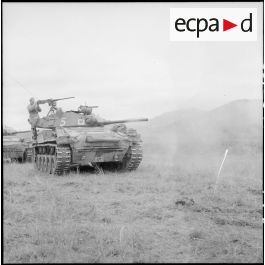 ImagesDéfense - Progression de chars M24 Chaffee en direction de Mao ...