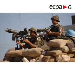 ImagesDéfense - Poste de tir d'une pièce Mistral (missile transportable ...