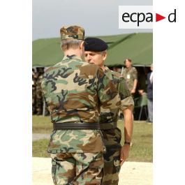 ImagesDéfense - Remise d'une médaille au général Valentin pour la ...