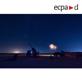 ImagesDéfense - Tirs d'obus éclairants par deux camions équipés d'un ...