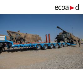 ImagesDéfense - Chargement de canons CAESAR (camion équipé d'un système ...