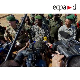 ImagesDéfense - Le colonel Denis Mistral, chef adjoint de la brigade ...