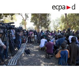 ImagesDéfense - Le lieutenant-colonel Frédéric Edel répond aux ...