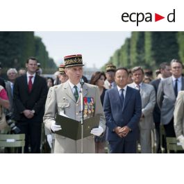ImagesDéfense - Le général Christophe de Saint-Chamas lit l'ordre du ...