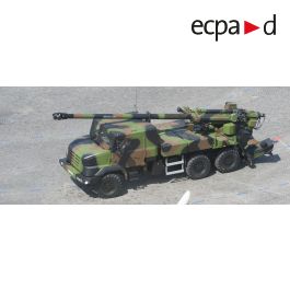 ImagesDéfense - Défilé d'un camion équipé d'un système d'artillerie ...