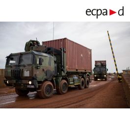 ImagesDéfense - Des camions porteurs polyvalents logistiques (PPLOG) du 515e régiment du train ...