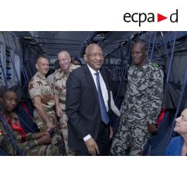 ImagesDéfense - Portrait du ministre de la Défense malienne Soumeylou ...