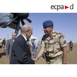 ImagesDéfense - Le ministre de la Défense Jean-Yves Le Drian rencontre ...