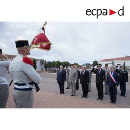 ImagesDéfense - Le ministre de la Défense Jean-Yves Le Drian rend les ...