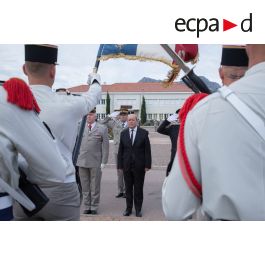 ImagesDéfense - Le ministre de la Défense Jean-Yves Le Drian rend les ...