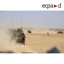 ImagesDéfense - Des véhicules de l'avant blindés (VAB) partent en ...