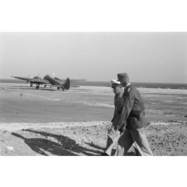 ImagesDéfense - A son arrivée sur le terrain d'aviation d'Héraklion, le ...