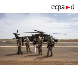 ImagesDéfense - La ministre des Armées Florence Parly débarque d'un ...