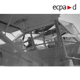 ImagesDéfense - Le général (Generalmajor) Alfred Gause monte à bord d ...