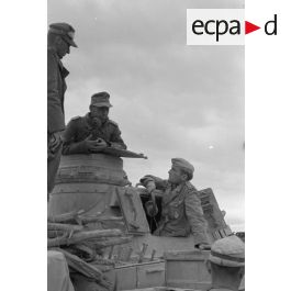 ImagesDéfense - Un équipage de blindé de Panzer-Regiment 8.