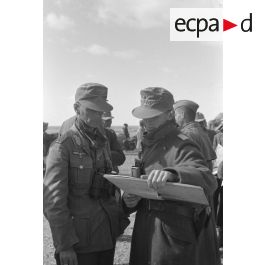 ImagesDéfense - Le général Neumann Silkow, commandant de la 15e ...