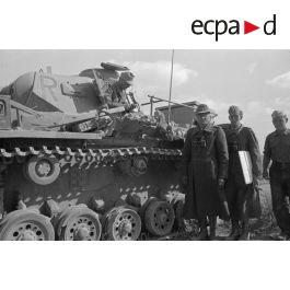 ImagesDéfense - Le colonel (Oberst) Cramer, commandant du Panzer ...