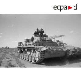 ImagesDéfense - Un Panzer III de la 15.Panzer-Division avec le général ...