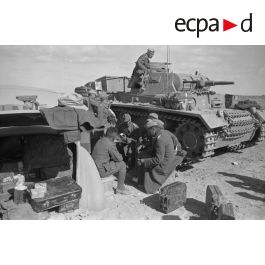 ImagesDéfense - Eléments du Panzer-Regiment 8, le général (Generalmajor ...