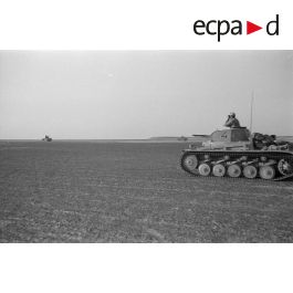 ImagesDéfense - Un char léger Panzer II (Pz-II Ausf-B) à l'arrêt, le ...